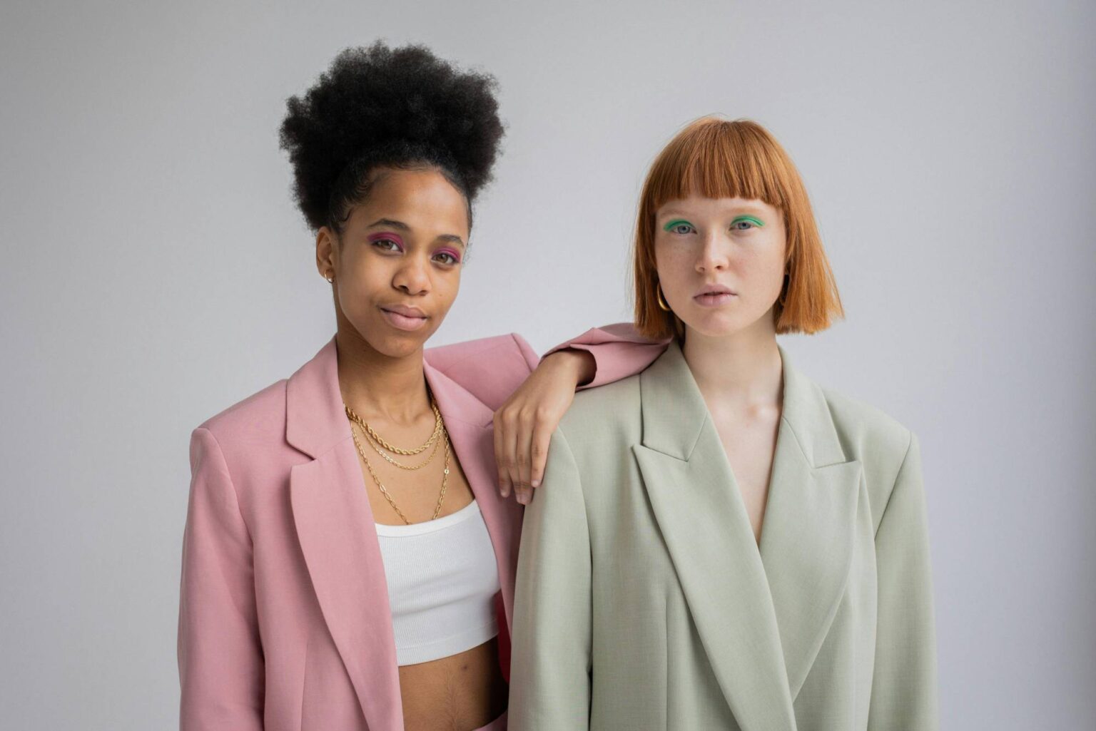 Silver vs. Gold: What's Best for Your Skin Tone? - YJÜK